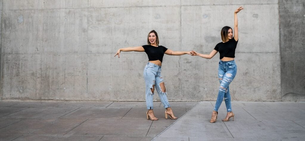 Contact - El Flow Dance